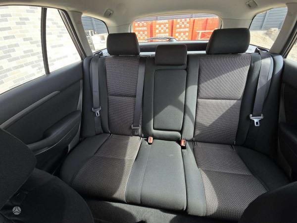 Black Toyota Avensis 2006 in Vilnius, with an engine capacity of 2.23 L and mileage of 397 thousand km for 2200 €, photo 7 on AUTOMOTO.COM.LV