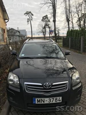 Melns Toyota Avensis 2006 Ogre, ar dzinēja tilpumu 2.20 L un nobraukumu 266 tūkst. km par 1250 €, foto  vietnē AUTOMOTO.COM.LV