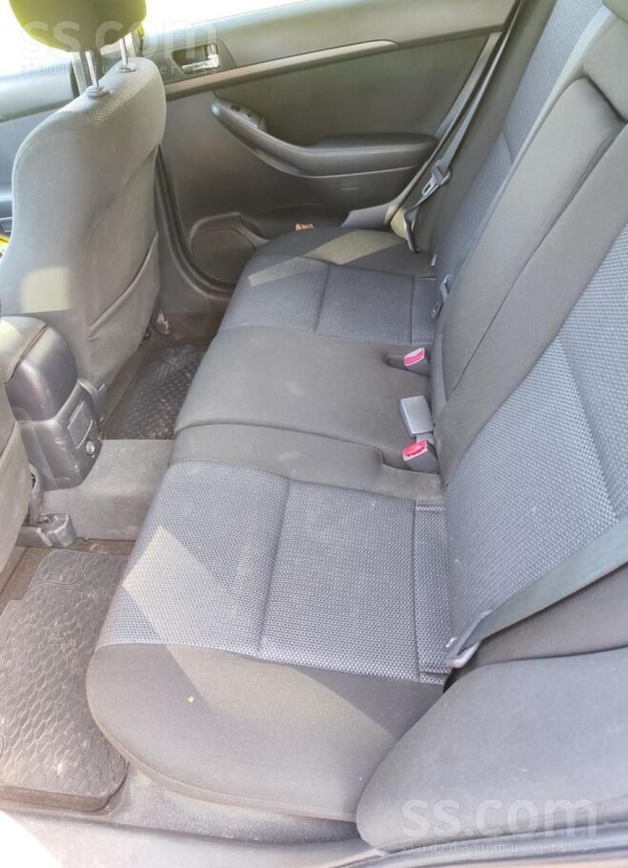 Melns Toyota Avensis 2006 Rēzekne, ar dzinēja tilpumu 2.20 L un nobraukumu 291 tūkst. km par 2100 €, foto 7 vietnē AUTOMOTO.COM.LV