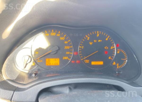 Black Toyota Avensis 2006 in Rezekne, with an engine capacity of 2.20 L and mileage of 291 thousand km for 2100 €, photo 8 on AUTOMOTO.COM.LV