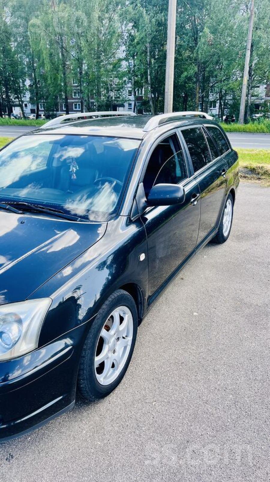 Black Toyota Avensis 2006 in Riga, with an engine capacity of 2.20 L and mileage of 310 thousand km for 1500 €, photo 4 on AUTOMOTO.COM.LV