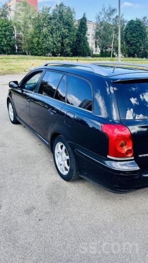 Black Toyota Avensis 2006 in Riga, with an engine capacity of 2.20 L and mileage of 310 thousand km for 1500 €, photo 5 on AUTOMOTO.COM.LV