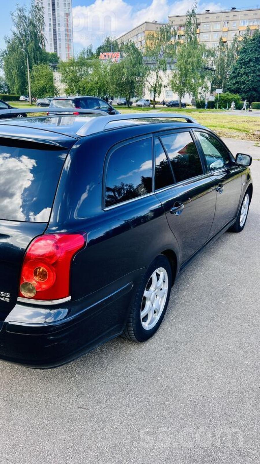 Black Toyota Avensis 2006 in Riga, with an engine capacity of 2.20 L and mileage of 310 thousand km for 1500 €, photo 6 on AUTOMOTO.COM.LV