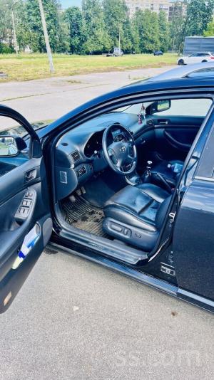 Black Toyota Avensis 2006 in Riga, with an engine capacity of 2.20 L and mileage of 310 thousand km for 1500 €, photo 7 on AUTOMOTO.COM.LV