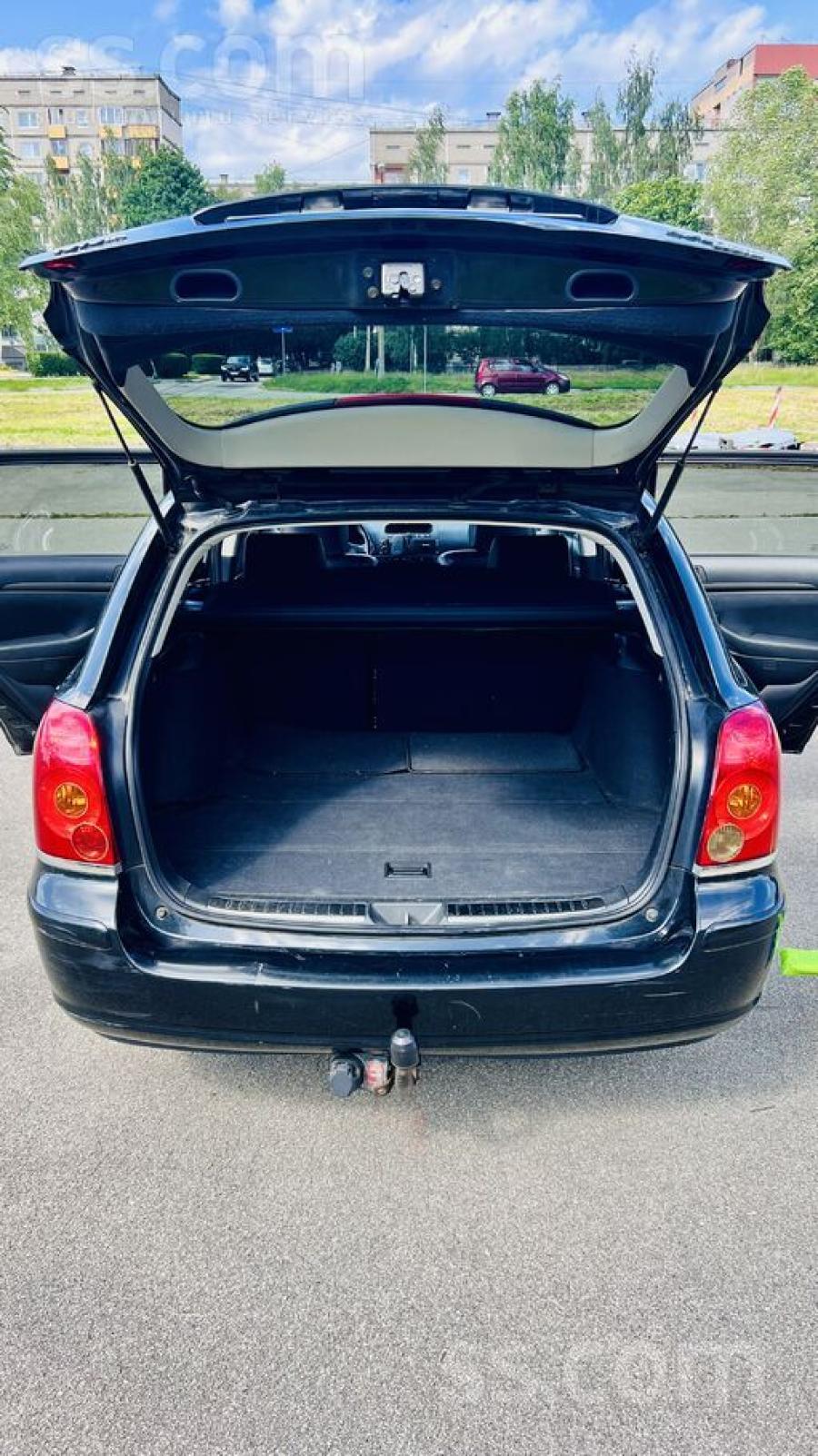 Black Toyota Avensis 2006 in Riga, with an engine capacity of 2.20 L and mileage of 310 thousand km for 1500 €, photo 12 on AUTOMOTO.COM.LV