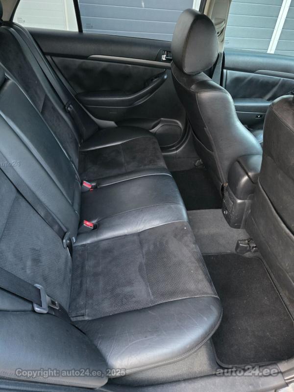 Black Toyota Avensis 2007 in Parnu, with an engine capacity of 2.20 L and mileage of 245 thousand km for 2499 €, photo 11 on AUTOMOTO.COM.LV