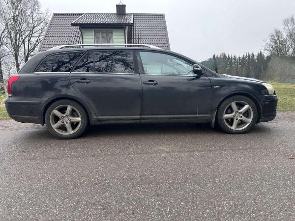 Black Toyota Avensis 2007 in Jurbarkas, with an engine capacity of 2.23 L and mileage of 363 thousand km for 1450 €, photo 4 on AUTOMOTO.COM.LV