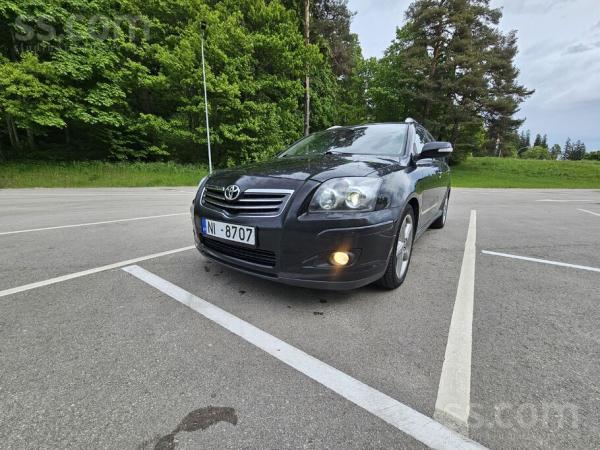 Черный Тойота Авенсис 2007 в Алуксне, объемом двигателя 2.20 л и пробегом 359 тыс. км за 2150 €, фото 1 на AUTOMOTO.COM.LV