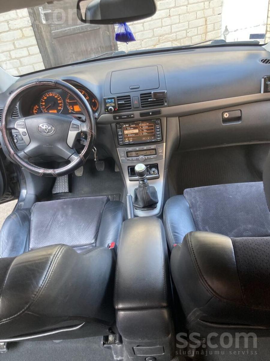 Black Toyota Avensis 2007 in Jelgava, with an engine capacity of 2.20 L and mileage of 270 thousand km for 2150 €, photo 5 on AUTOMOTO.COM.LV