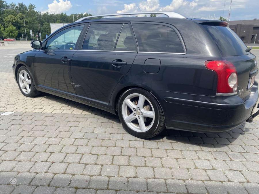 Черный Тойота Авенсис 2007 в Расейняй, объемом двигателя 2.23 л и пробегом 300 тыс. км за 1800 €, фото 4 на AUTOMOTO.COM.LV