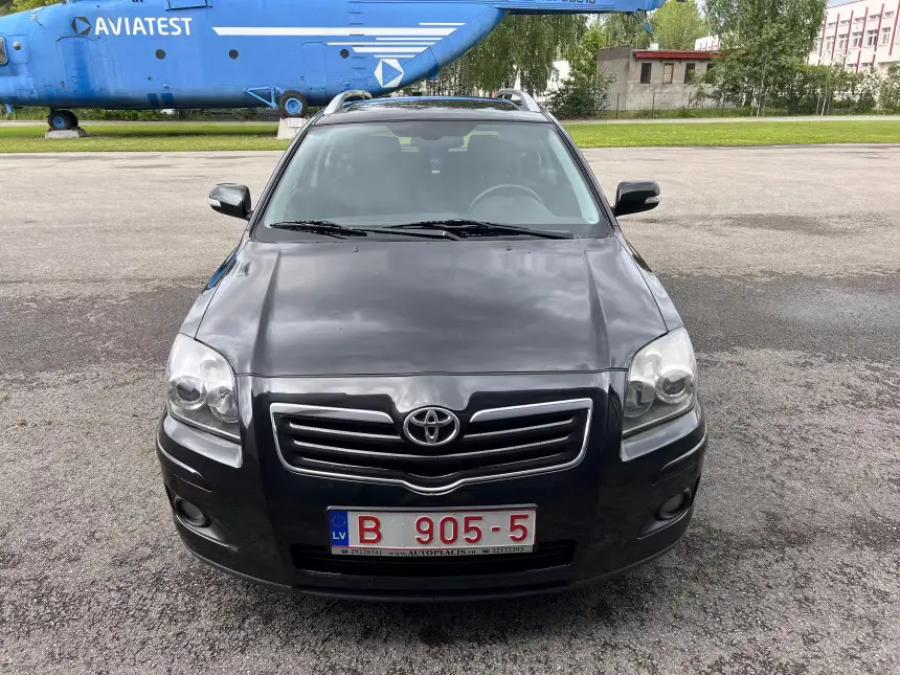 Black Toyota Avensis 2007 in Riga, with an engine capacity of 2.00 L and mileage of 244 thousand km for 3850 €, photo 3 on AUTOMOTO.COM.LV