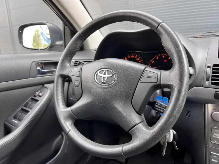 Black Toyota Avensis 2007 in Riga, with an engine capacity of 2.00 L and mileage of 244 thousand km for 3850 €, photo 14 on AUTOMOTO.COM.LV