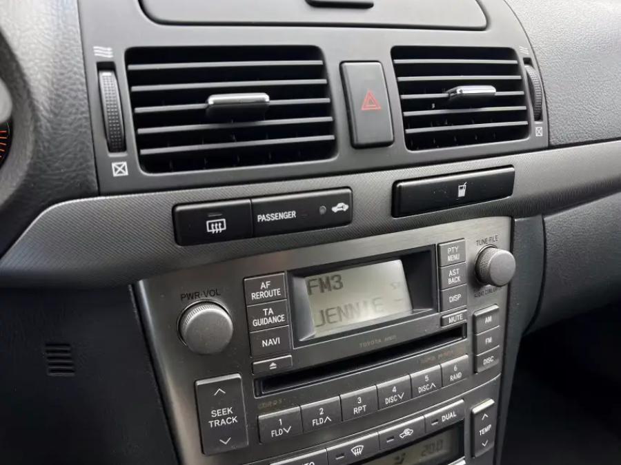 Black Toyota Avensis 2007 in Riga, with an engine capacity of 2.00 L and mileage of 244 thousand km for 3850 €, photo 15 on AUTOMOTO.COM.LV