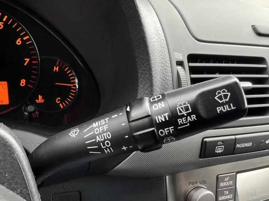 Black Toyota Avensis 2007 in Riga, with an engine capacity of 2.00 L and mileage of 244 thousand km for 3850 €, photo 17 on AUTOMOTO.COM.LV