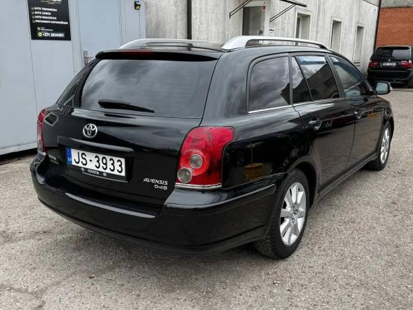 Black Toyota Avensis 2007 in Daugavpils, with an engine capacity of 2.00 L and mileage of 226 thousand km for 3200 €, photo 6 on AUTOMOTO.COM.LV