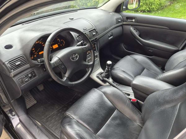 Black Toyota Avensis 2007 in Prienai, with an engine capacity of 2.23 L and mileage of 377 thousand km for 2250 €, photo 8 on AUTOMOTO.COM.LV