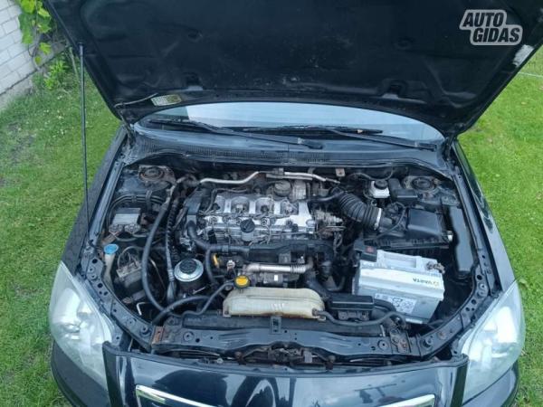 Black Toyota Avensis 2007 in Kaisiadorys, with an engine capacity of 2.00 L and mileage of 390 thousand km for 1400 €, photo 2 on AUTOMOTO.COM.LV