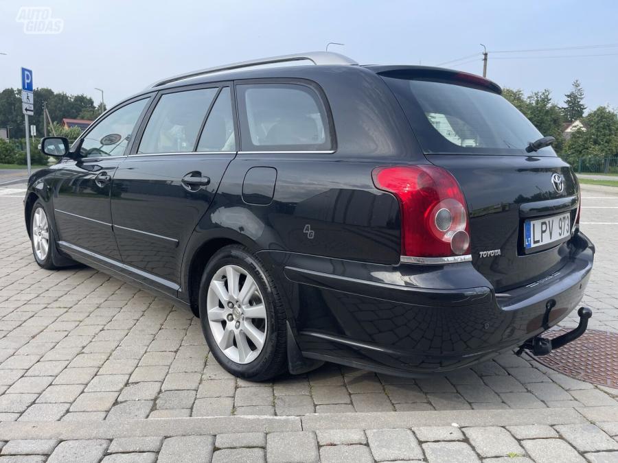 Черный Тойота Авенсис 2007 в Вильнюс, объемом двигателя 2.00 л и пробегом 300 тыс. км за 1900 €, фото 1 на AUTOMOTO.COM.LV