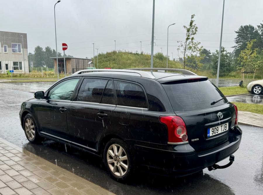 Melns Toyota Avensis 2007 Tallina, ar dzinēja tilpumu 2.00 L un nobraukumu 551 tūkst. km par 1000 €, foto 14 vietnē AUTOMOTO.COM.LV