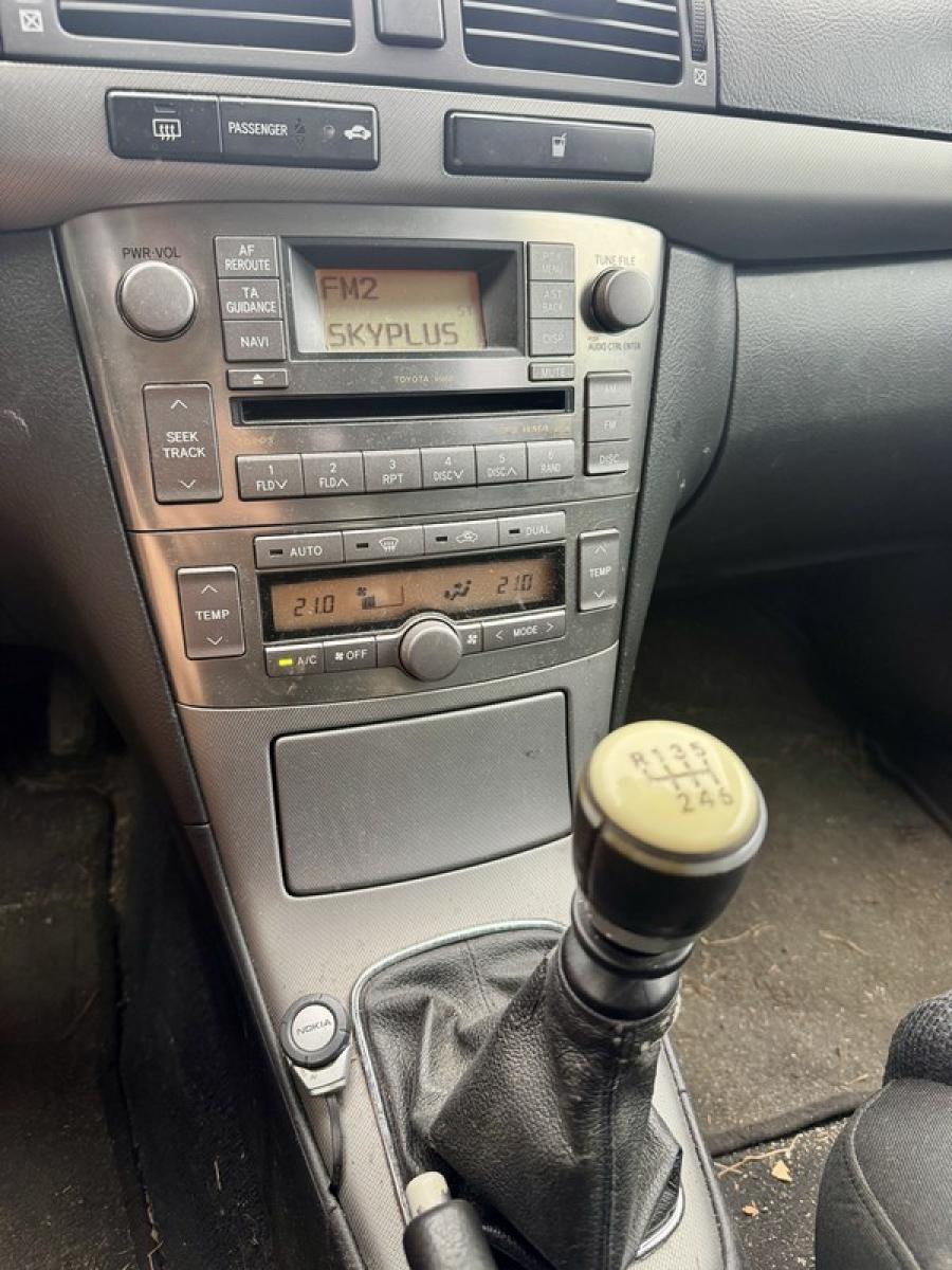 Melns Toyota Avensis 2007 Tallina, ar dzinēja tilpumu 2.00 L un nobraukumu 551 tūkst. km par 1000 €, foto 16 vietnē AUTOMOTO.COM.LV