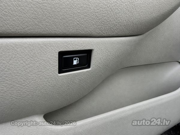 Toyota Avensis 2007 Tallina vietnē Melns Toyota Avensis 2007 Tallina, ar dzinēja tilpumu 2.20 L un nobraukumu 272 tūkst. km par 4990 €, foto 10 vietnē AUTOMOTO.COM.LV