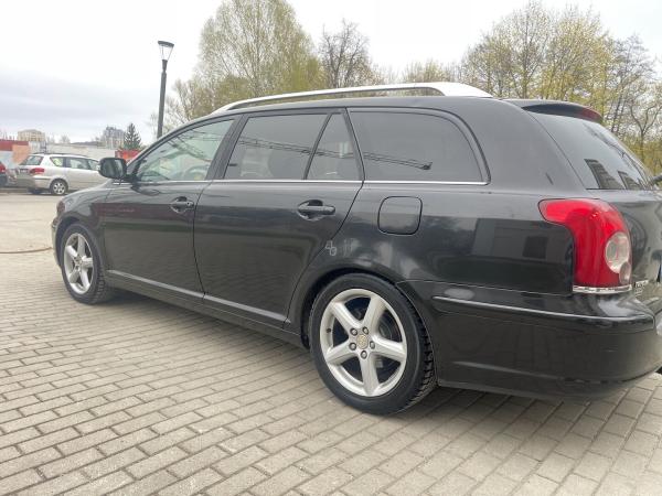 Black Toyota Avensis 2008 in Vilnius, with an engine capacity of 2.00 L and mileage of 300 thousand km for 1950 €, photo 3 on AUTOMOTO.COM.LV