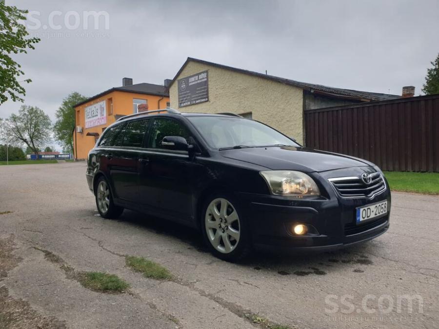 Black Toyota Avensis 2008 in Riga, with an engine capacity of 2.00 L and mileage of 330 thousand km for 1400 €, photo 3 on AUTOMOTO.COM.LV