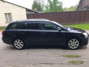 Black Toyota Avensis 2008 in Riga, with an engine capacity of 2.00 L and mileage of 330 thousand km for 1400 €, photo 4 on AUTOMOTO.COM.LV
