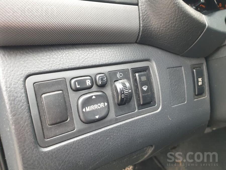 Black Toyota Avensis 2008 in Riga, with an engine capacity of 2.00 L and mileage of 330 thousand km for 1400 €, photo 13 on AUTOMOTO.COM.LV