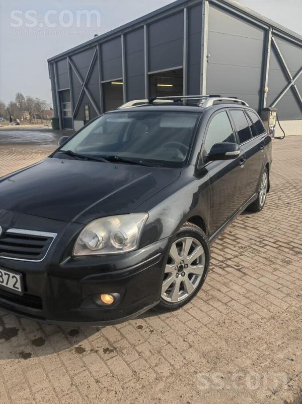Black Toyota Avensis 2008 in Saldus, with an engine capacity of 2.00 L and mileage of 285 thousand km for 2760 €, photo 1 on AUTOMOTO.COM.LV