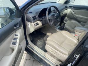 Melns Toyota Avensis 2008 Raseiniai, ar dzinēja tilpumu 2.00 L un nobraukumu 300 tūkst. km par 1850 €, foto 23 vietnē AUTOMOTO.COM.LV