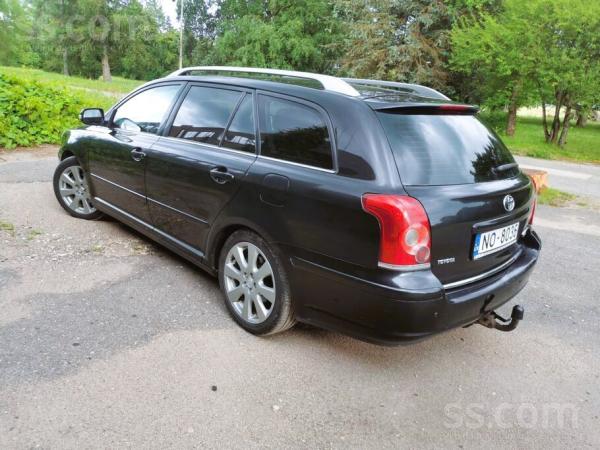 Black Toyota Avensis 2008 in Riga, with an engine capacity of 2.00 L and mileage of 323 thousand km for 2600 €, photo 3 on AUTOMOTO.COM.LV