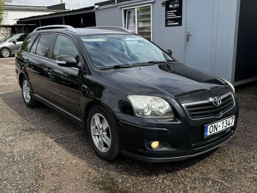 Black Toyota Avensis 2008 in Daugavpils, with an engine capacity of 2.00 L and mileage of 297 thousand km for 2600 €, photo 1 on AUTOMOTO.COM.LV