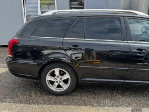 Black Toyota Avensis 2008 in Daugavpils, with an engine capacity of 2.00 L and mileage of 297 thousand km for 2600 €, photo 9 on AUTOMOTO.COM.LV