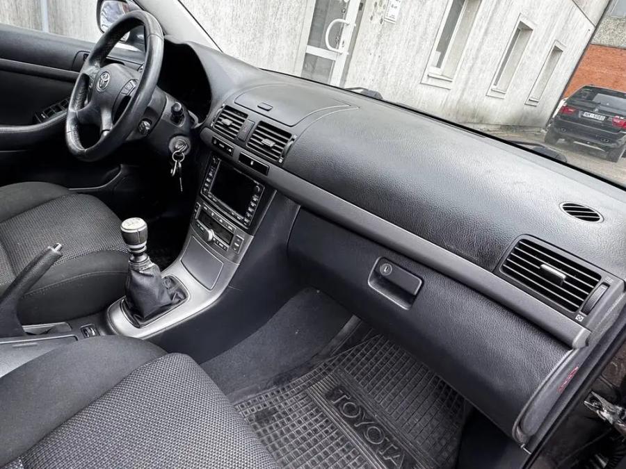 Black Toyota Avensis 2008 in Daugavpils, with an engine capacity of 2.00 L and mileage of 297 thousand km for 2600 €, photo 14 on AUTOMOTO.COM.LV