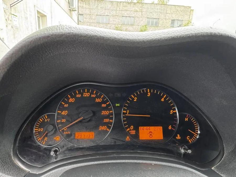 Black Toyota Avensis 2008 in Daugavpils, with an engine capacity of 2.00 L and mileage of 297 thousand km for 2600 €, photo 16 on AUTOMOTO.COM.LV