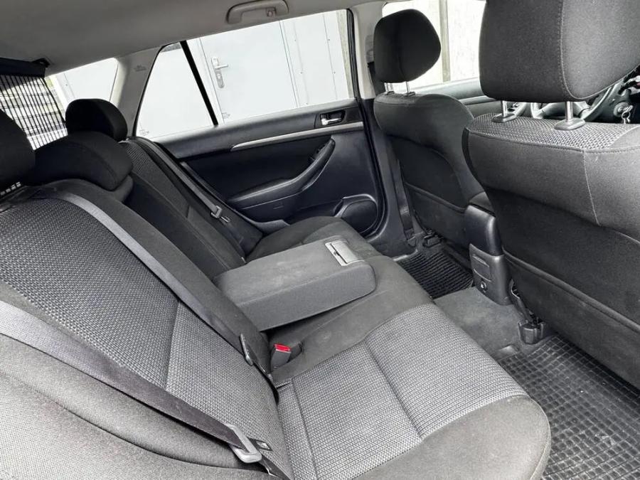 Black Toyota Avensis 2008 in Daugavpils, with an engine capacity of 2.00 L and mileage of 297 thousand km for 2600 €, photo 22 on AUTOMOTO.COM.LV