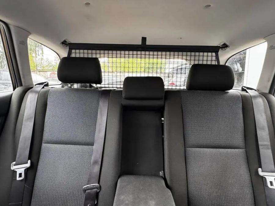 Black Toyota Avensis 2008 in Daugavpils, with an engine capacity of 2.00 L and mileage of 297 thousand km for 2600 €, photo 23 on AUTOMOTO.COM.LV
