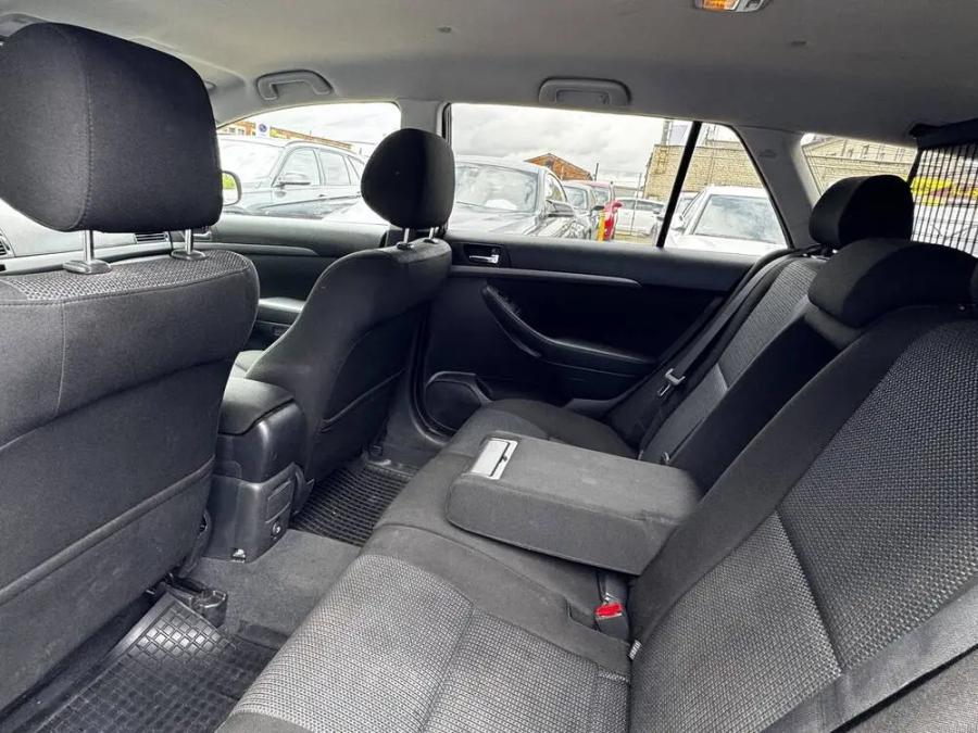 Black Toyota Avensis 2008 in Daugavpils, with an engine capacity of 2.00 L and mileage of 297 thousand km for 2600 €, photo 24 on AUTOMOTO.COM.LV