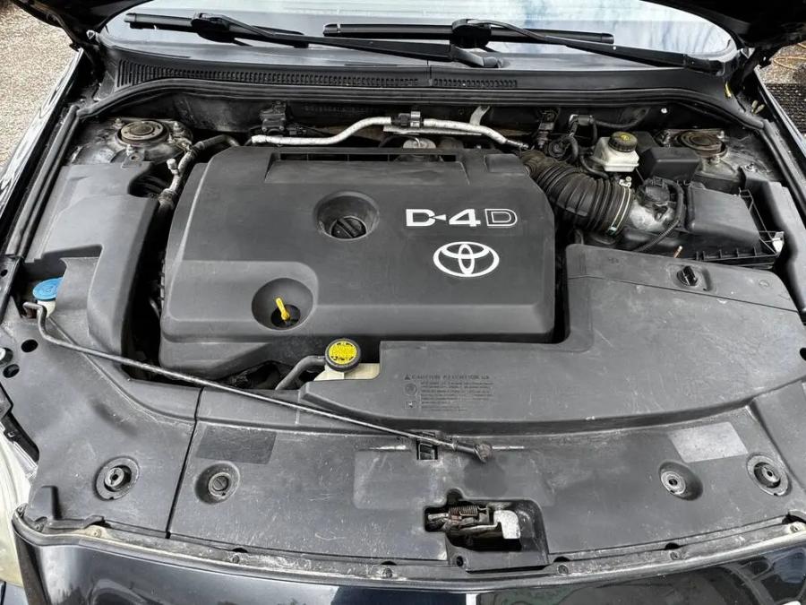 Black Toyota Avensis 2008 in Daugavpils, with an engine capacity of 2.00 L and mileage of 297 thousand km for 2600 €, photo 26 on AUTOMOTO.COM.LV