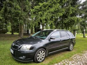 Black Toyota Avensis 2008 in Vilnius, with an engine capacity of 1.79 L and mileage of 317 thousand km for 2400 €, photo  on AUTOMOTO.COM.LV