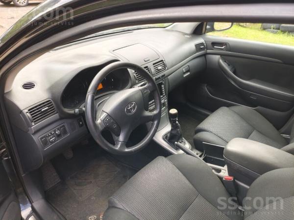 Black Toyota Avensis 2008 in Riga, with an engine capacity of 2.00 L and mileage of 320 thousand km for 1250 €, photo 5 on AUTOMOTO.COM.LV