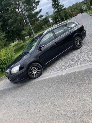 Melns Toyota Avensis 2008 Tauragė, ar dzinēja tilpumu 2.00 L un nobraukumu 444 tūkst. km par 1777 €, foto  vietnē AUTOMOTO.COM.LV