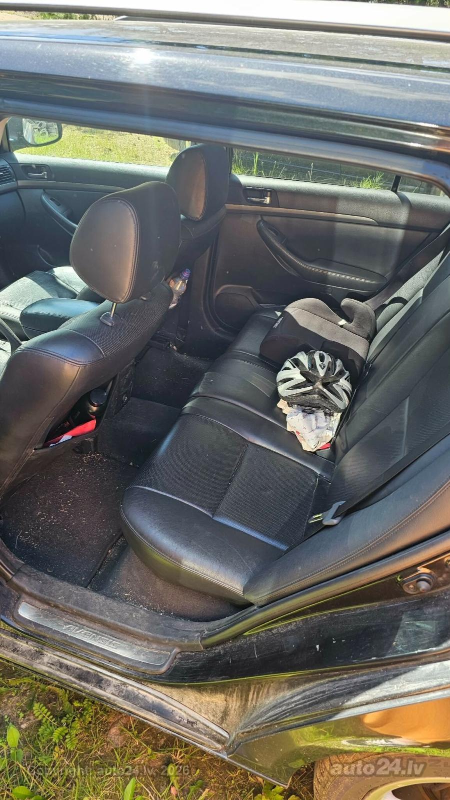 Melns Toyota Avensis 2008 Viljandi, ar dzinēja tilpumu 2.20 L un nobraukumu 297 tūkst. km par 1000 €, foto 7 vietnē AUTOMOTO.COM.LV