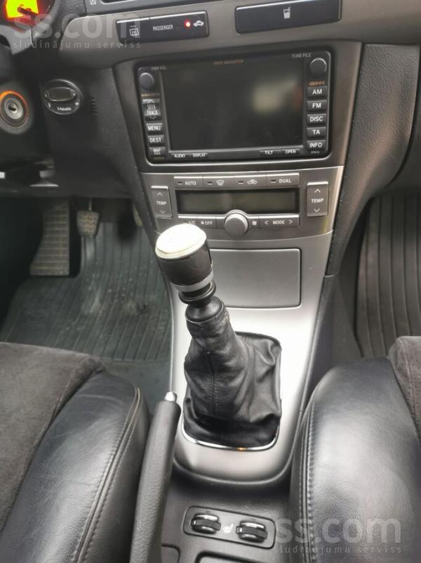 Black Toyota Avensis 2008 in Riga, with an engine capacity of 2.00 L and mileage of 325 thousand km for 2200 €, photo 6 on AUTOMOTO.COM.LV