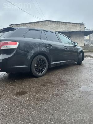 Black Toyota Avensis 2009 in Riga, with an engine capacity of 2.00 L and mileage of 400 thousand km for 3600 €, photo 5 on AUTOMOTO.COM.LV