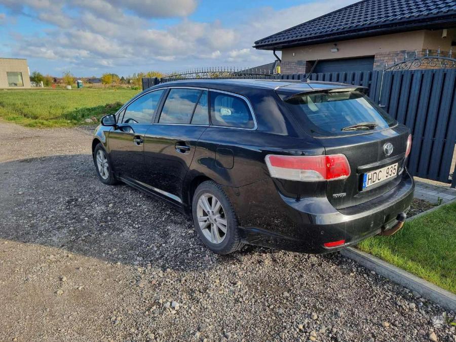 Black Toyota Avensis 2009 in Panevezys, with an engine capacity of 2.00 L and mileage of 351 thousand km for 2799 €, photo 6 on AUTOMOTO.COM.LV