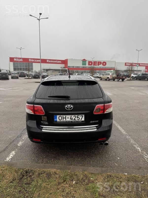 Black Toyota Avensis 2009 in Daugavpils, with an engine capacity of 2.20 L and mileage of 163 thousand km for 4900 €, photo 2 on AUTOMOTO.COM.LV