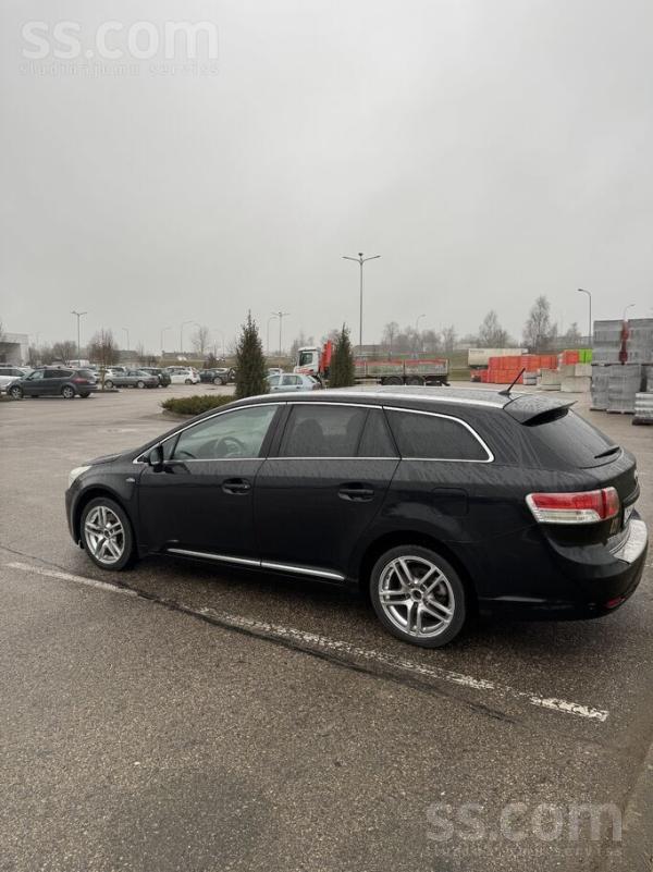 Black Toyota Avensis 2009 in Daugavpils, with an engine capacity of 2.20 L and mileage of 163 thousand km for 4900 €, photo 3 on AUTOMOTO.COM.LV