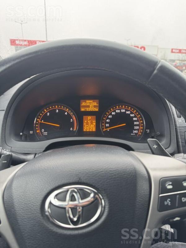 Black Toyota Avensis 2009 in Daugavpils, with an engine capacity of 2.20 L and mileage of 163 thousand km for 4900 €, photo 8 on AUTOMOTO.COM.LV